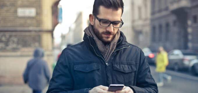 How do chatbots work and what is the technology behind them?